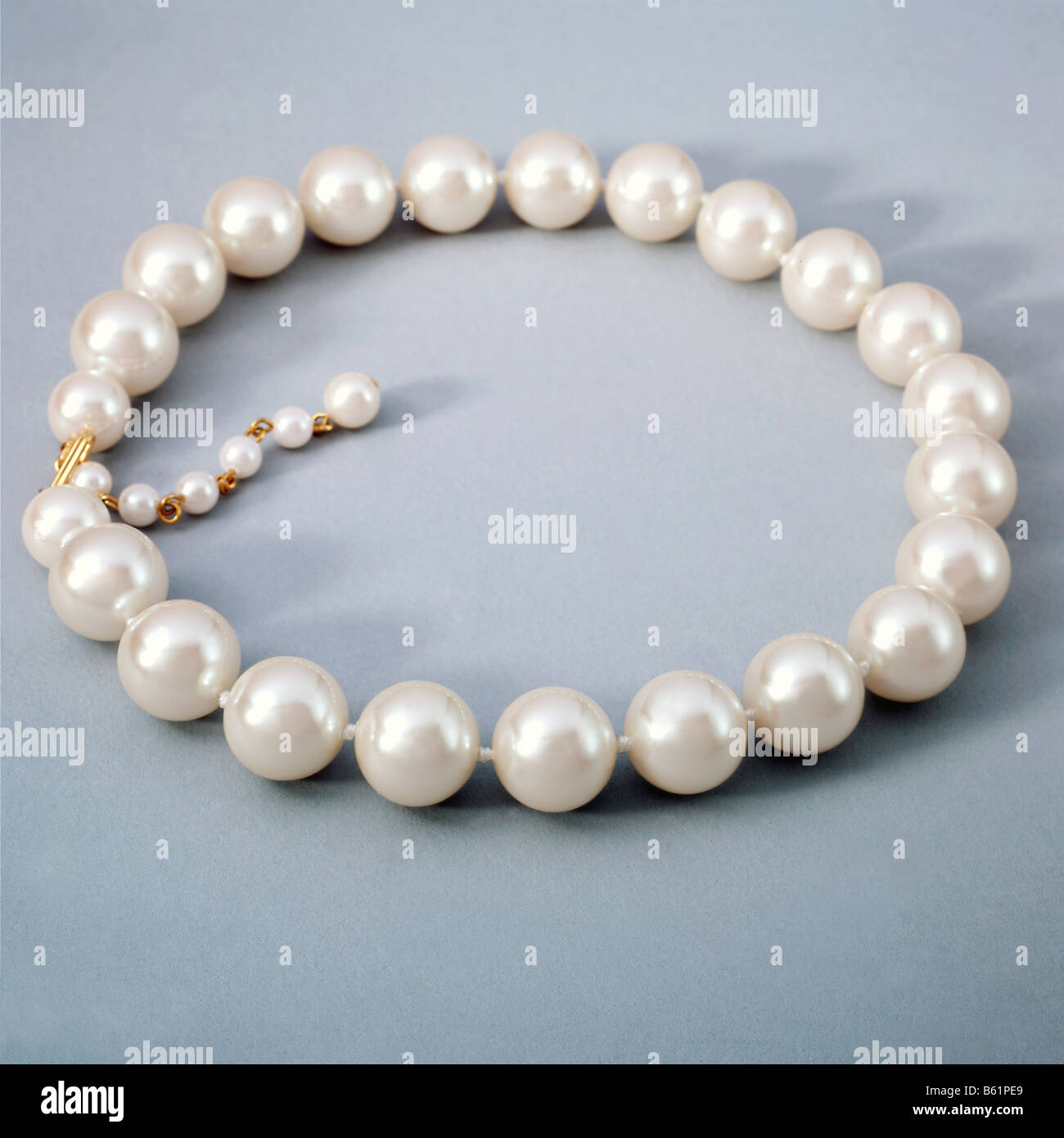 Freshwater cultured pearl necklace hi-res stock photography and images ...