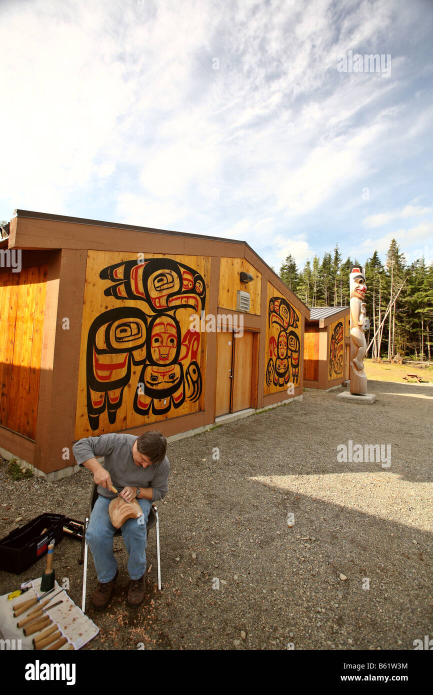 Native carving wood outside native lodge Stock Photo - Alamy