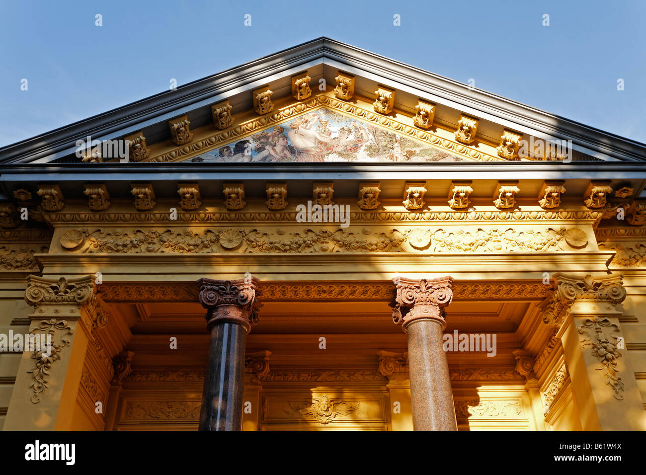 Pillared Houses High Resolution Stock Photography and Images - Alamy