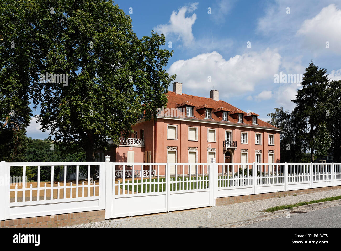 Churchill-Villa, formerly Villa Urbig, by Mies van der Rohe, villa ...