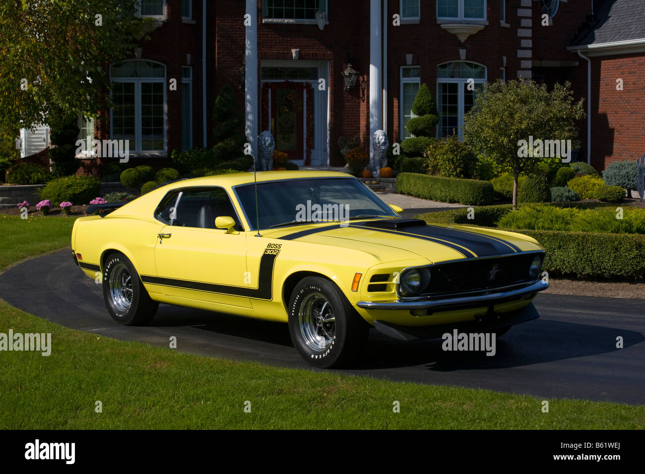 Yellow ford race car hi-res stock photography and images - Alamy