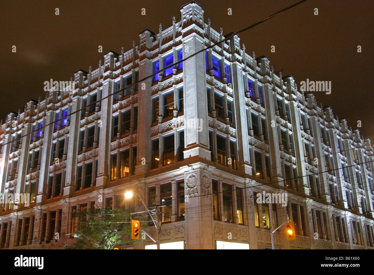 building at night Stock Photo - Alamy