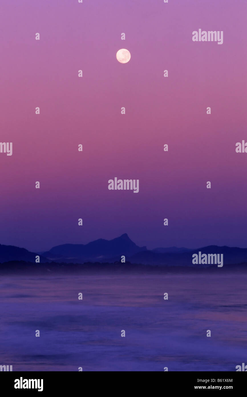 Full moon in Byron Bay, Queensland, Australia Stock Photo - Alamy