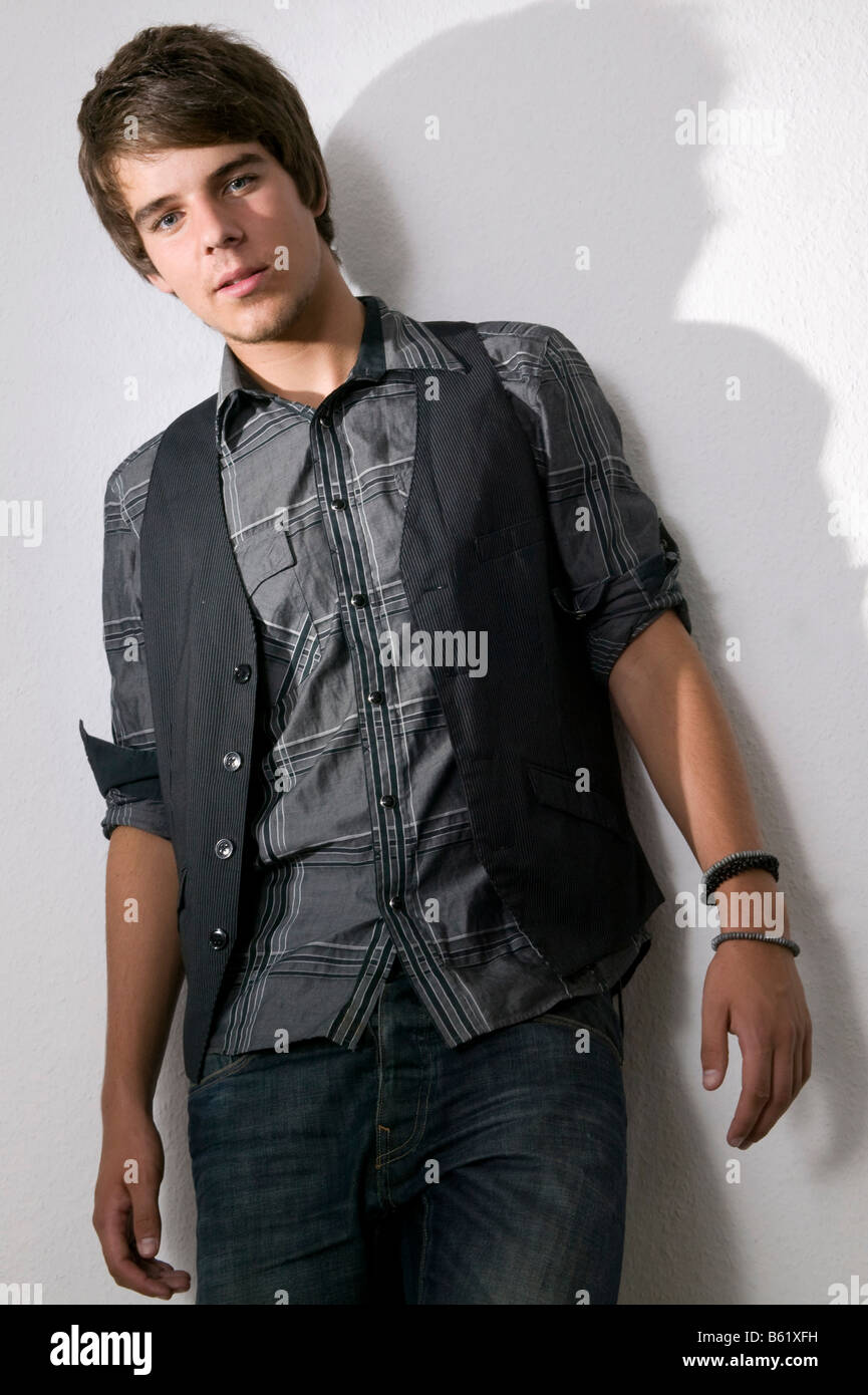 Young men confidently pose hi-res stock photography and images - Alamy