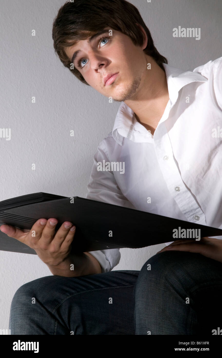 Men in single file hi-res stock photography and images - Alamy