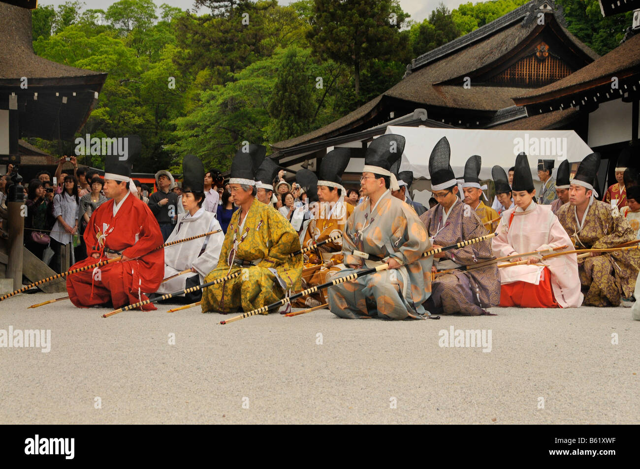 Shooting bow hi-res stock photography and images - Alamy