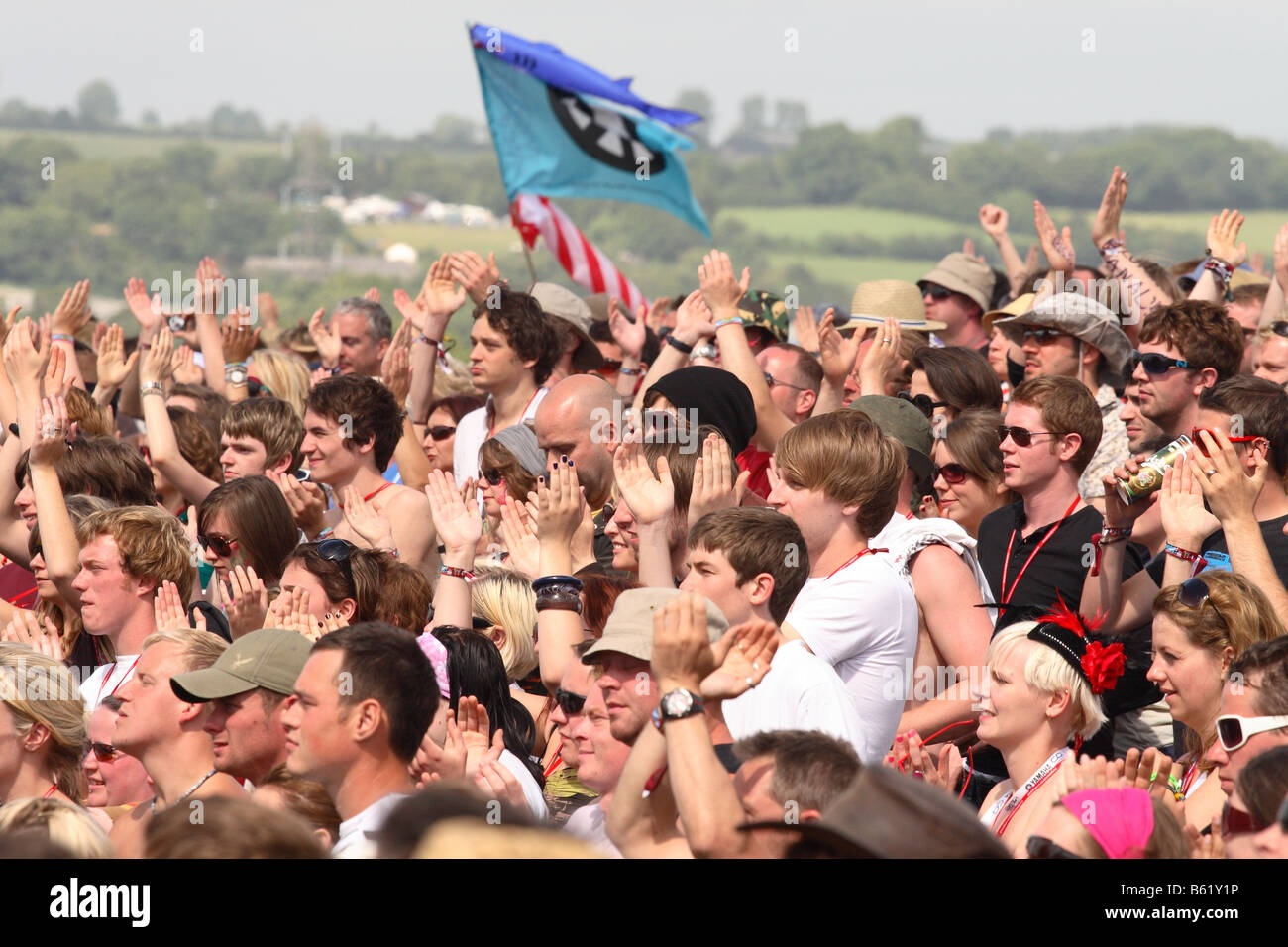 Glastonbury pop Festival June 2008 music fans audience cheer live pop ...
