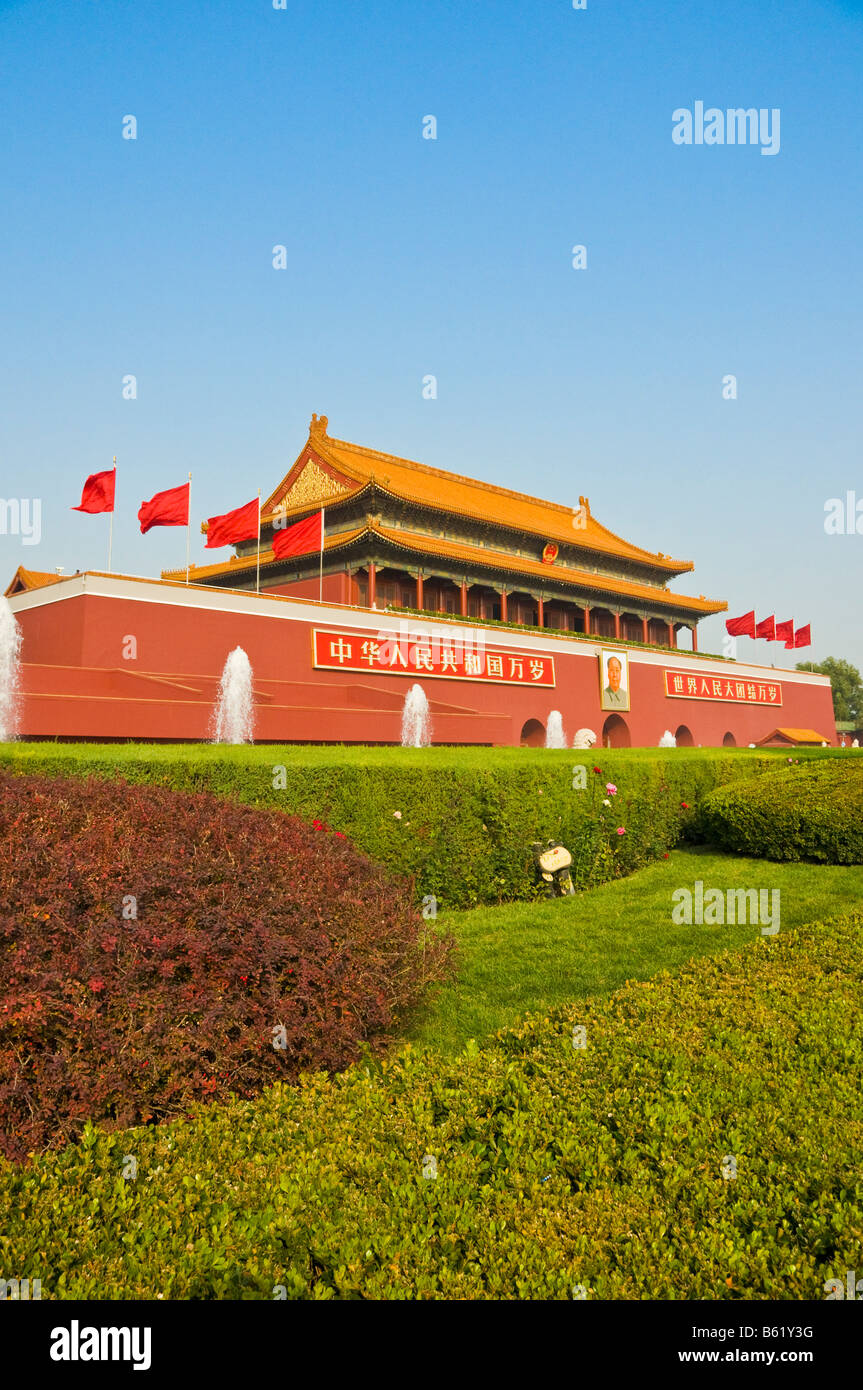 The Heavenly Peace gate entrance of the Forbidden city Beijing China ...