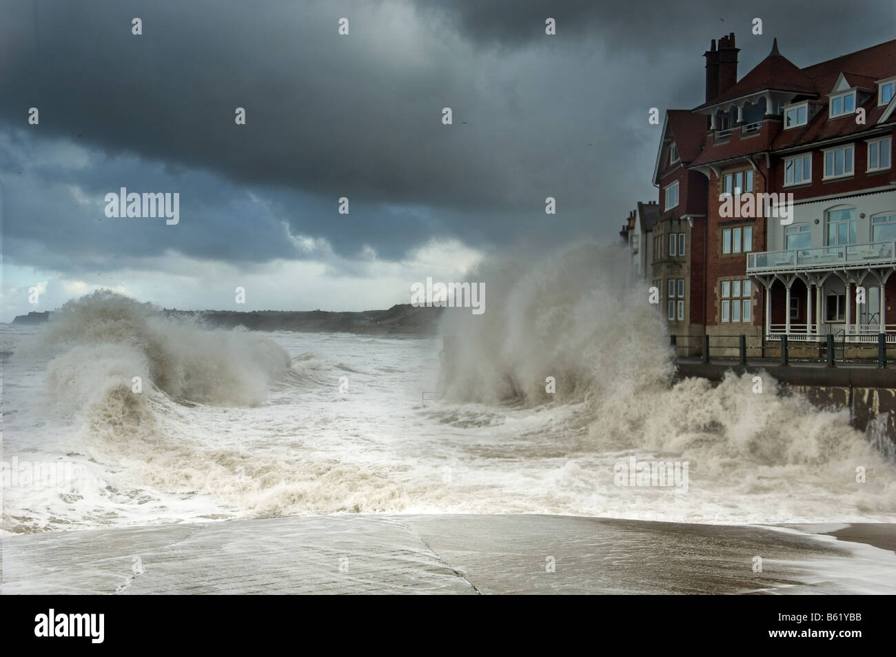 Heavy wind blowing hi-res stock photography and images - Alamy