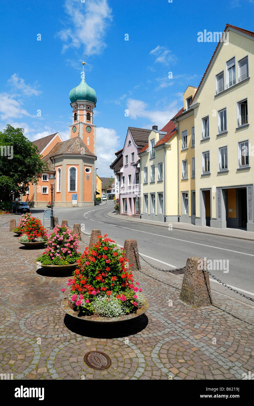 Centre of the village and the Nikolauskirche Church, Allensbach ...