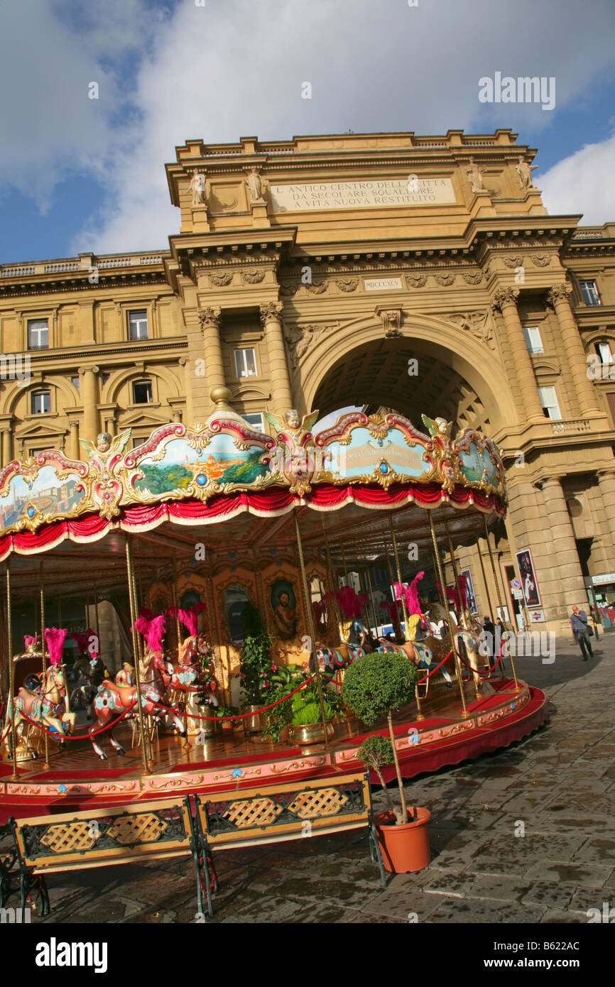 Fairground carousel in the Piazza della Repubblica, Florence, Italy ...