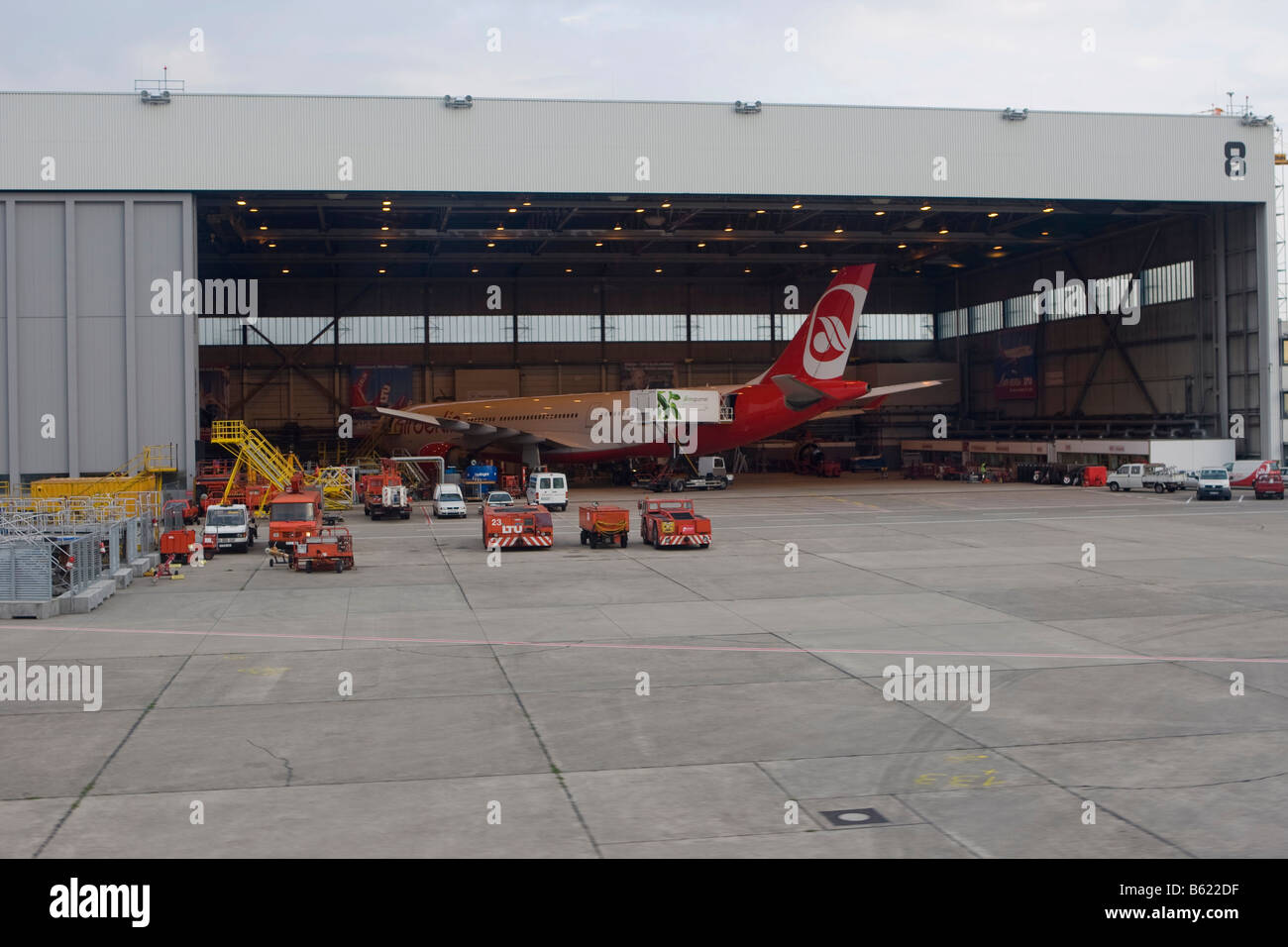 Maintenance bay hi-res stock photography and images - Alamy