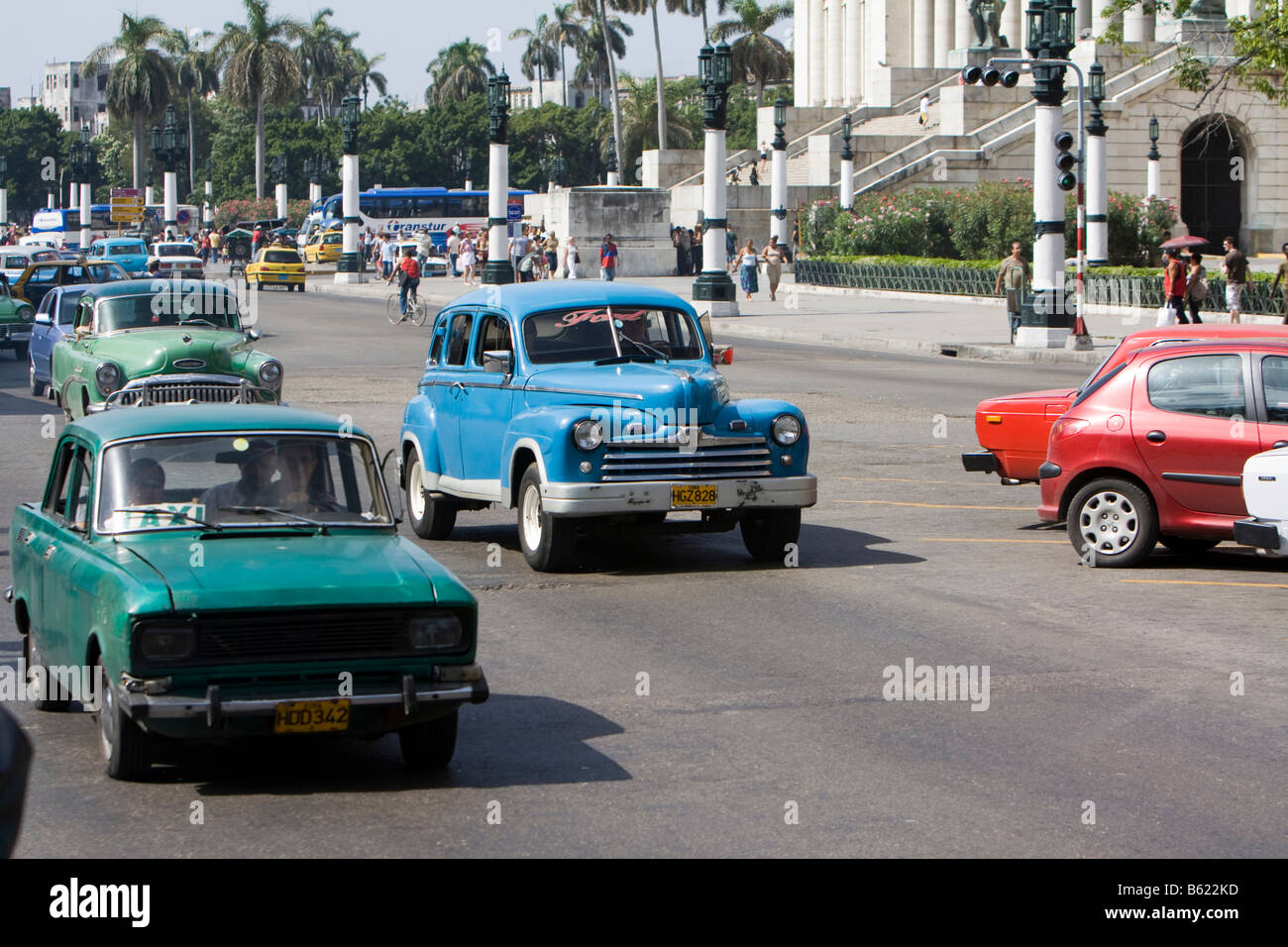 Traffic consisting of old cars, Havana, Cuba, Caribbean Stock Photo - Alamy