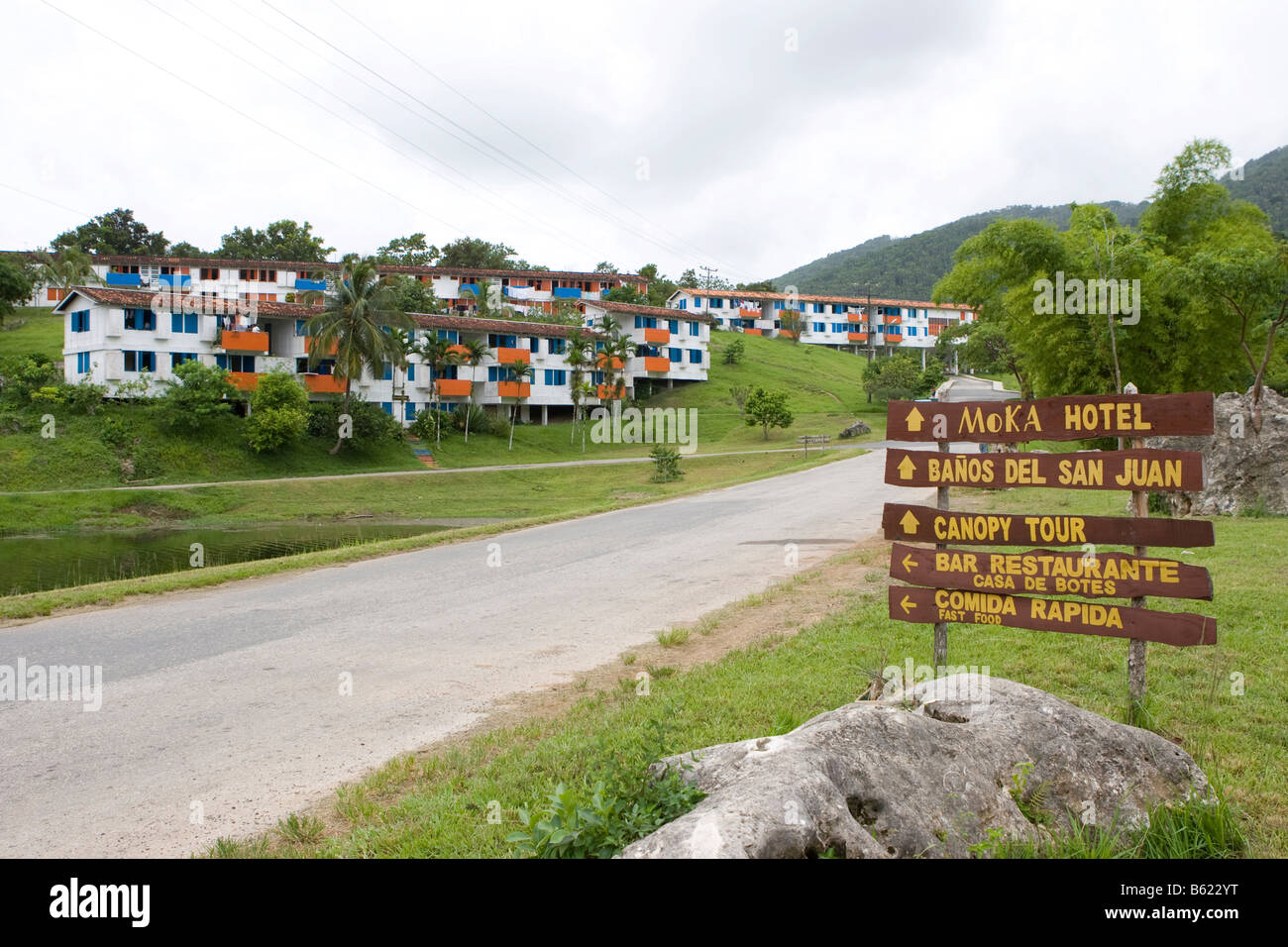 Hotel direction sign hi-res stock photography and images - Alamy