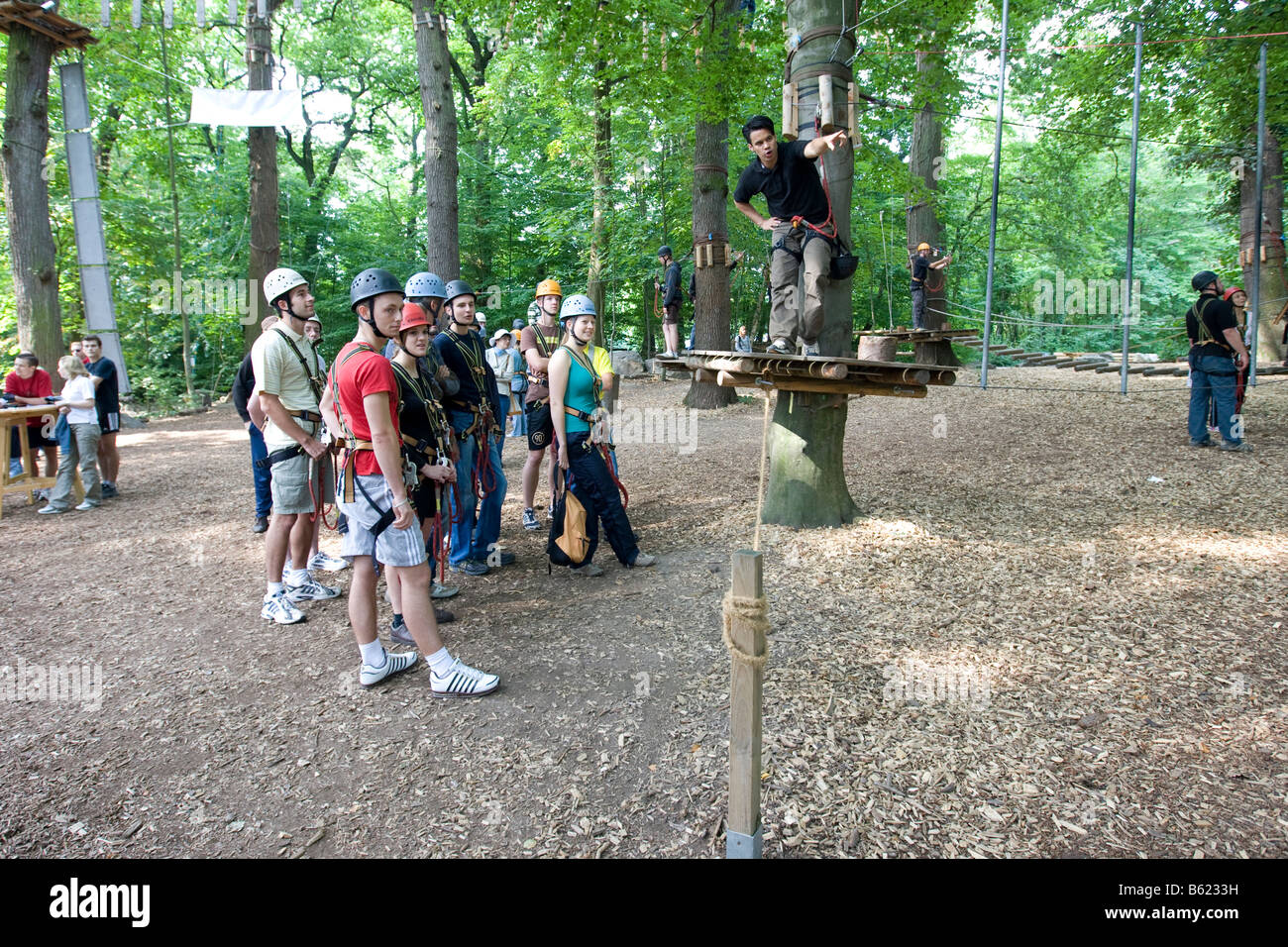 Instructor explaining how to climb at a ropes course, Kletterwald ...