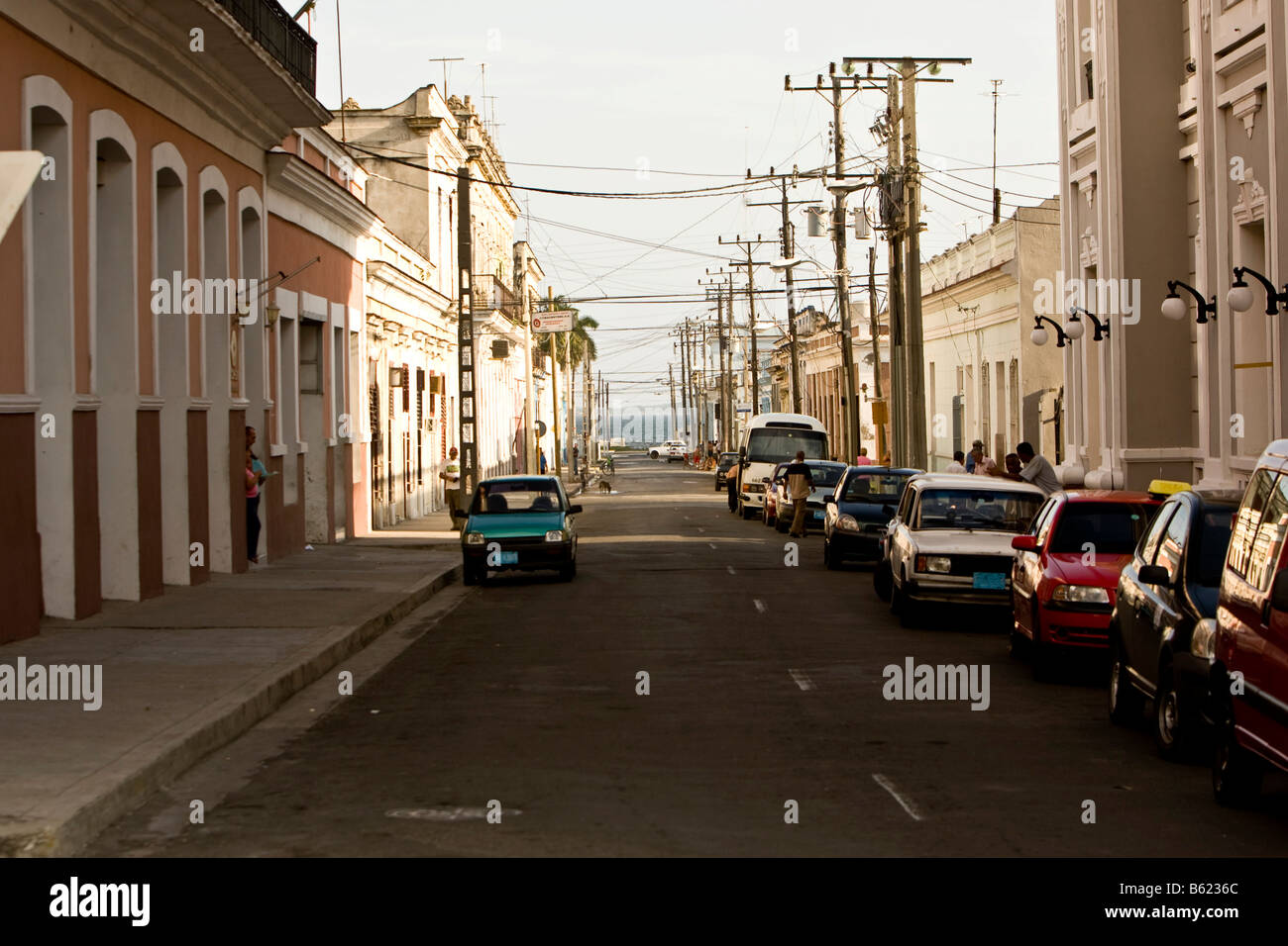 Cuban street road roads cuba hi-res stock photography and images - Alamy