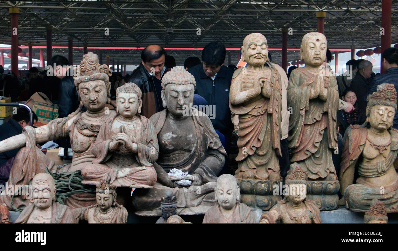 Statues at the Panjiayuan Market in Beijing China Stock Photo - Alamy