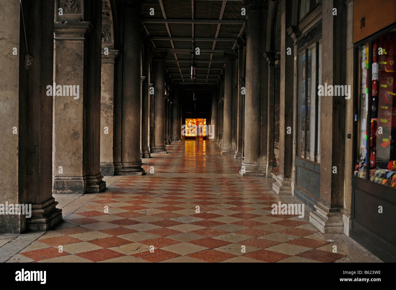 Empty arcade hi-res stock photography and images - Alamy