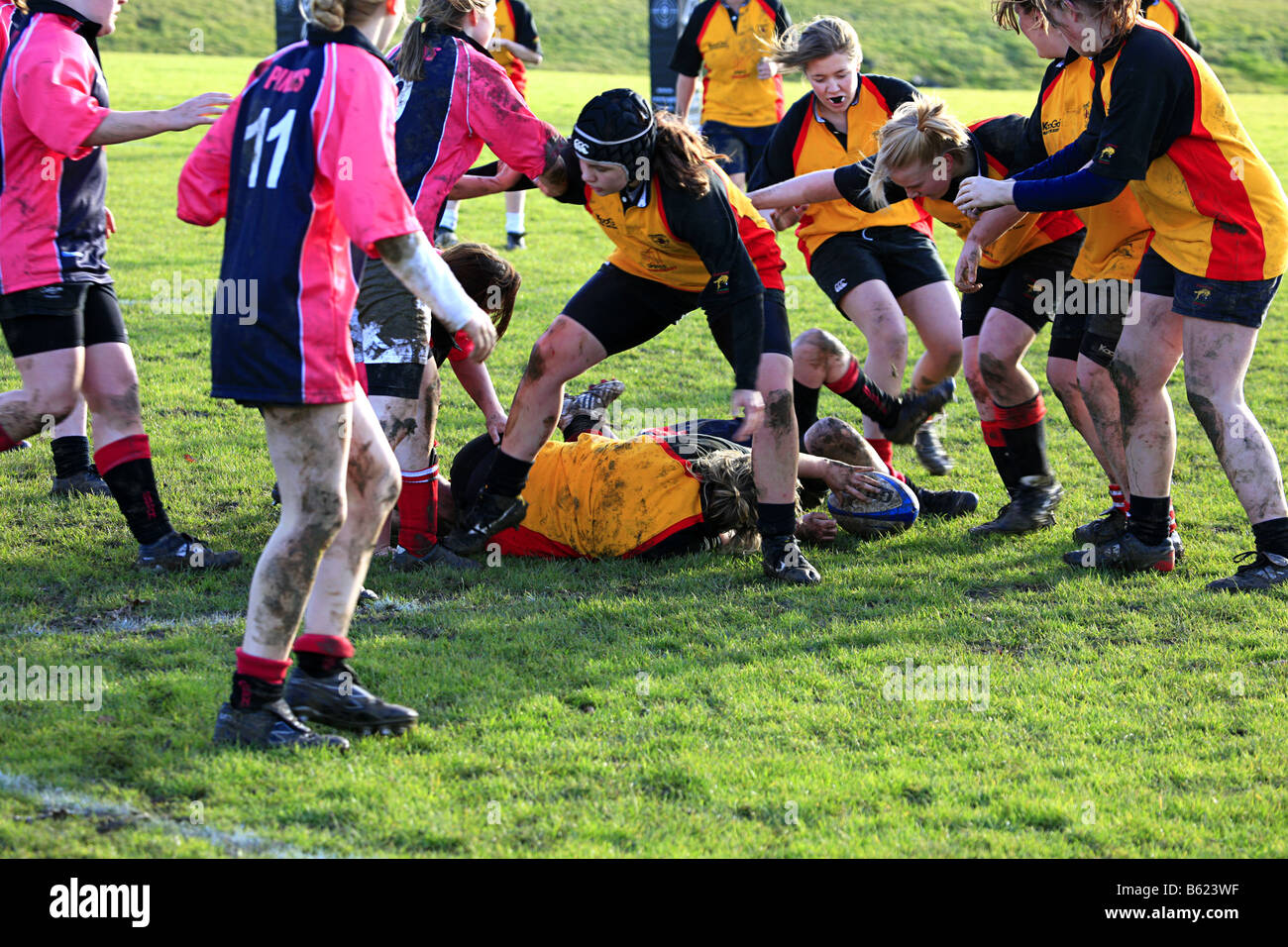 Girls playing rugby hi-res stock photography and images - Alamy