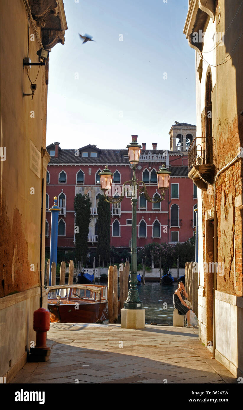 Alley leading to the Grande Canal, Rialto, Venice, Italy, Europe Stock ...