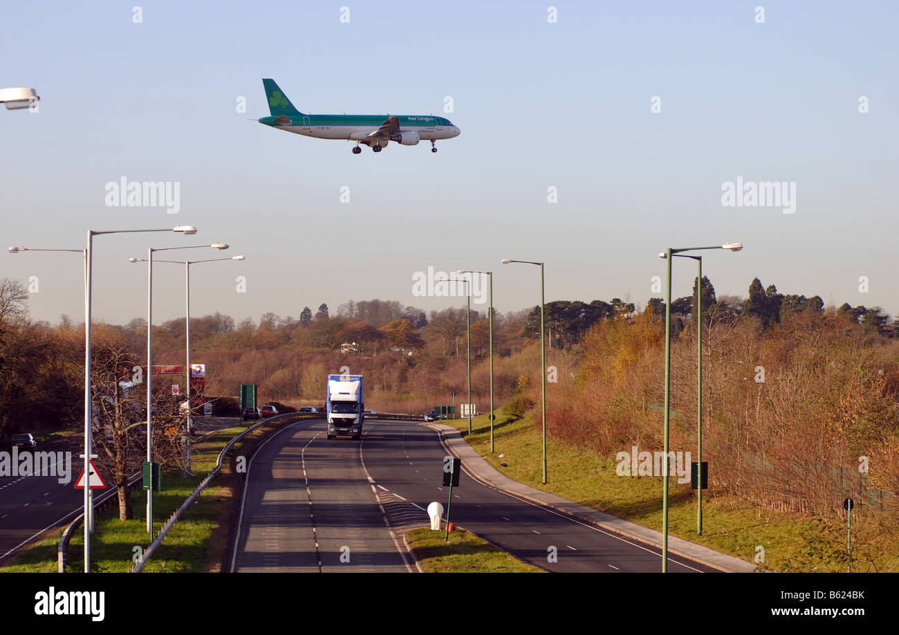 Aircraft flying over england hi-res stock photography and images - Alamy
