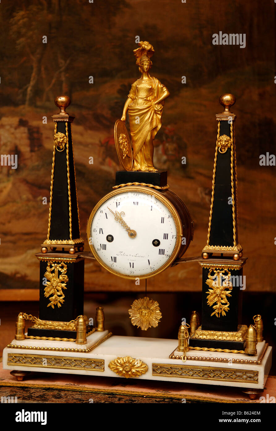 Old antiques store hi-res stock photography and images - Alamy