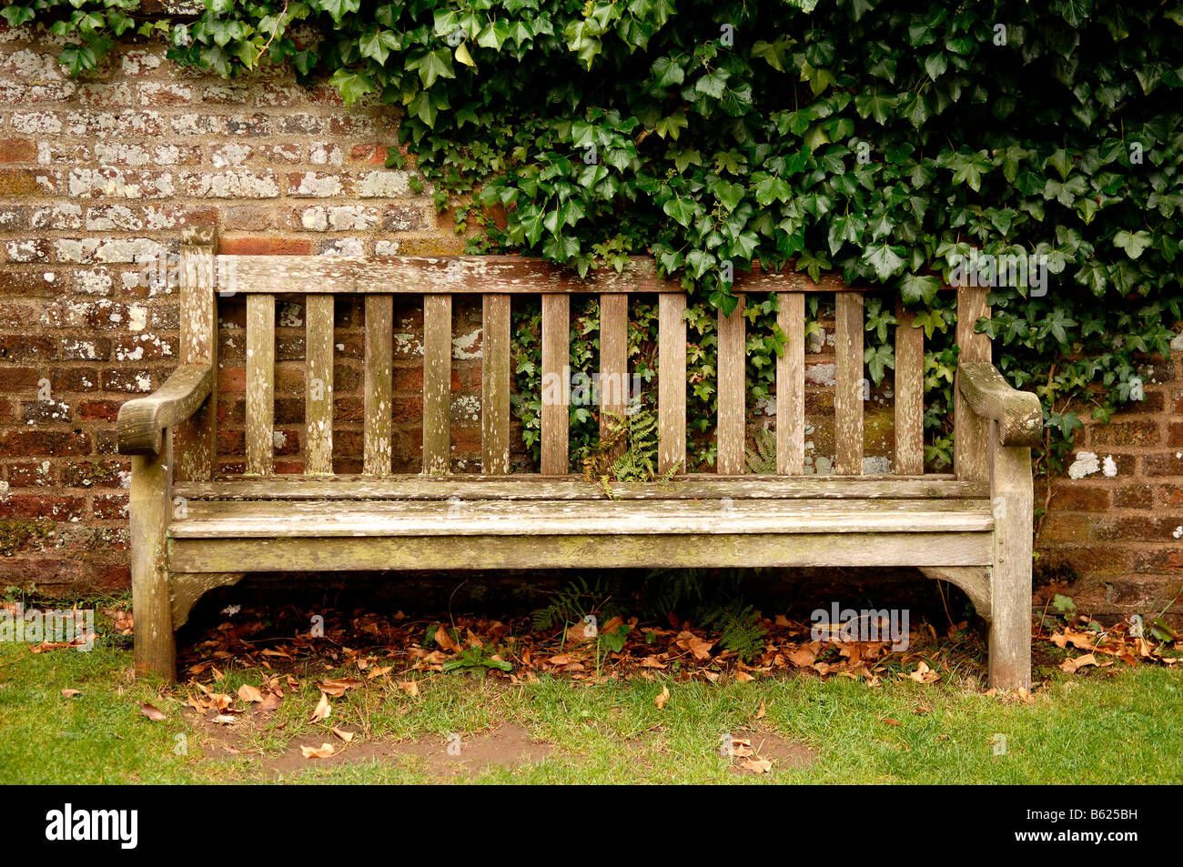 Bank von england front hi-res stock photography and images - Alamy