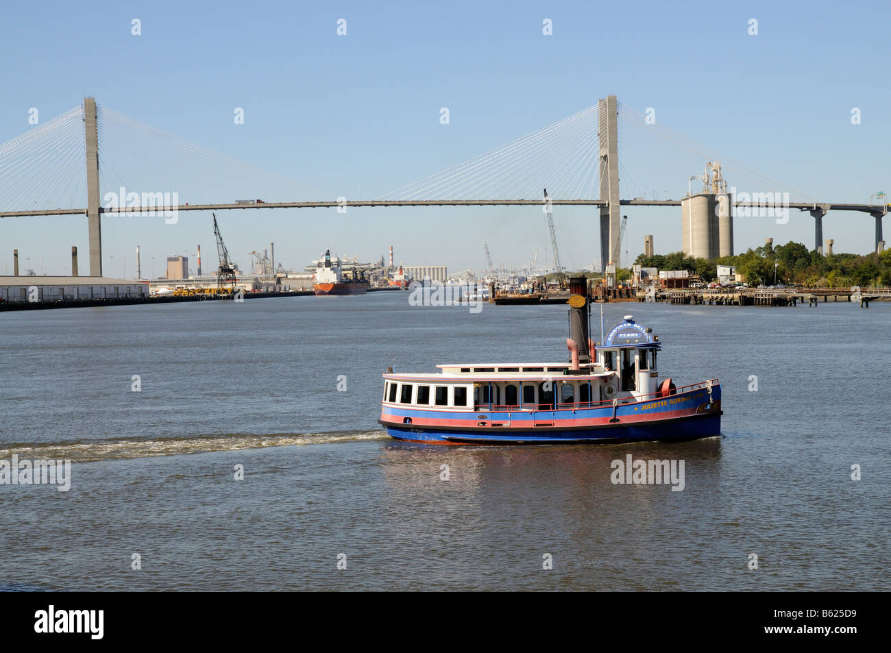 Ferry crossing the Savannah River Georgia America USA and road bridge ...