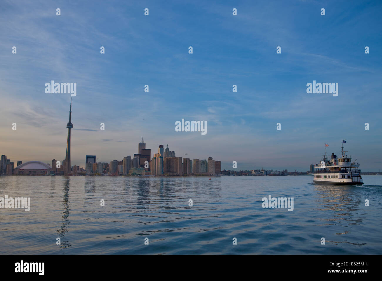Toronto Island's Ferry departing Centre Island, City of Toronto ...
