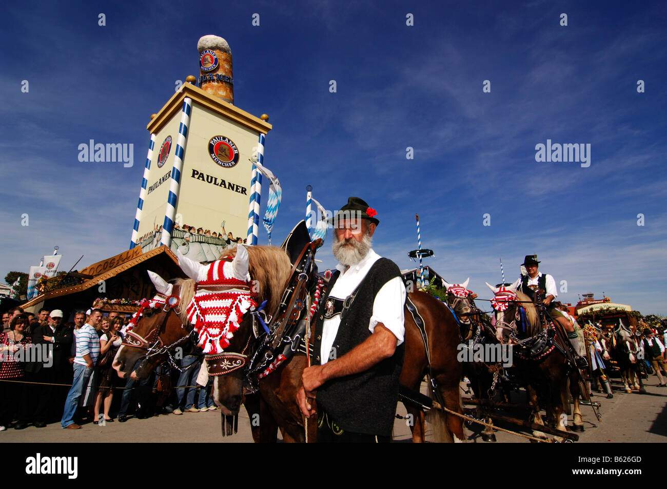 Costumes opening ceremony hi-res stock photography and images - Alamy