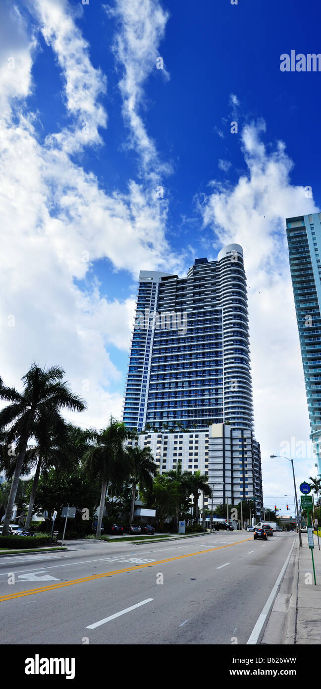 Miami apartment building hi-res stock photography and images - Alamy