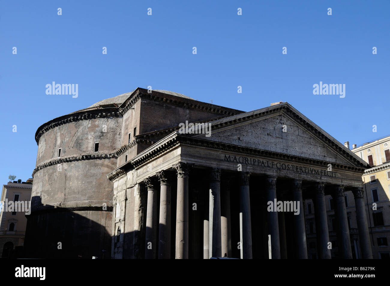 The Pantheon on the Piazza Rotunda in Rome Italy Stock Photo - Alamy