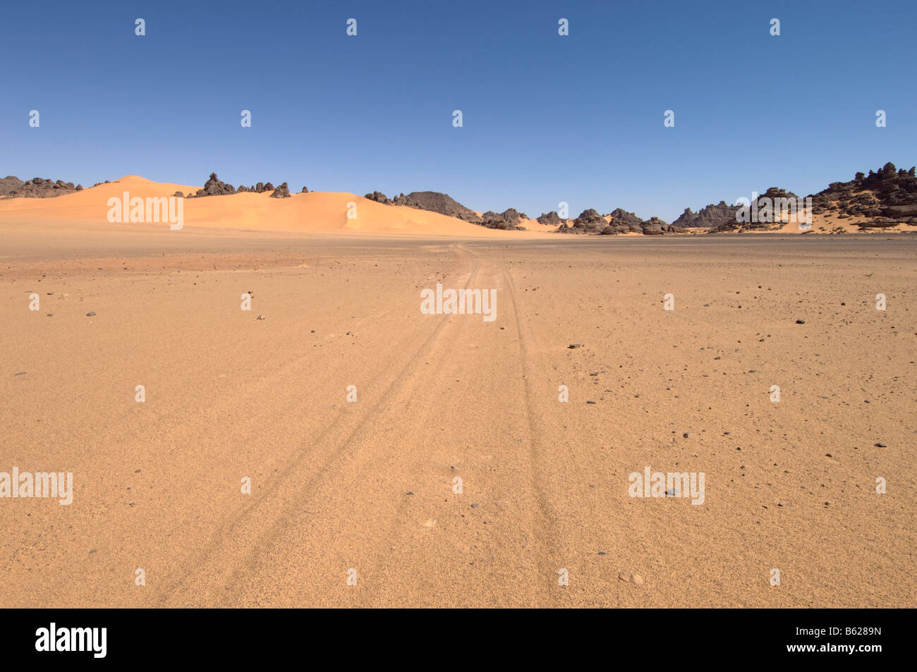 Akakus Sahara desert Fezzan Libya Stock Photo - Alamy