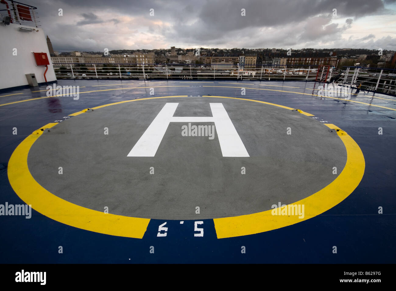 Ferry helipad hi-res stock photography and images - Alamy
