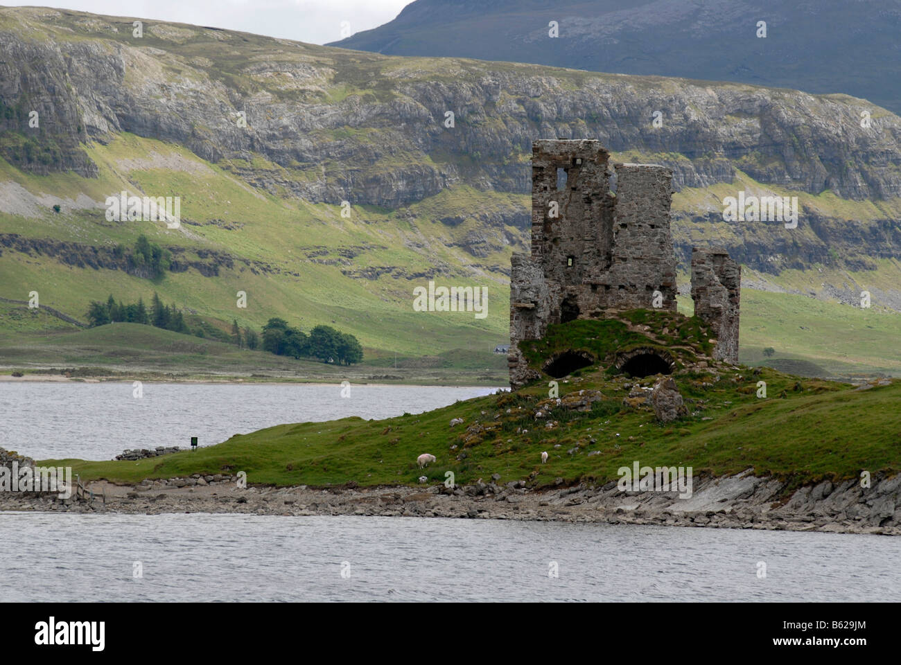 Ruins of Ardveck Castle beside Loch Assynt, Scotland, United Kingdom ...