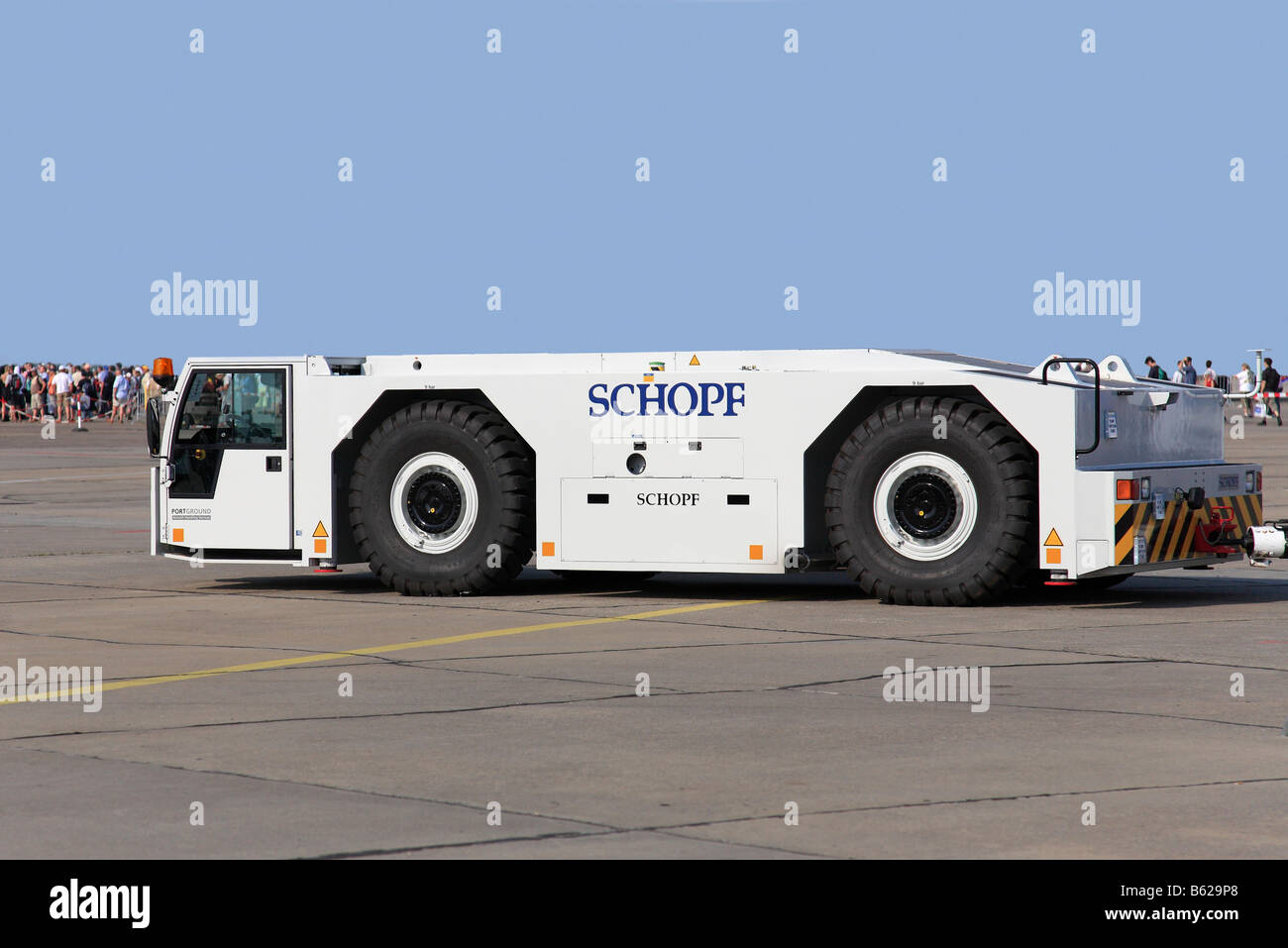 Low floor aircraft tug, pusher, moving planes at the airport Stock ...