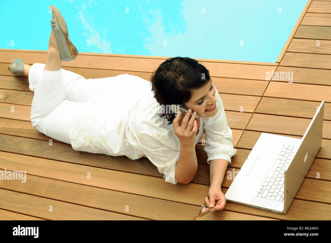 Young woman, laptop, surfing, internet, pool Stock Photo - Alamy