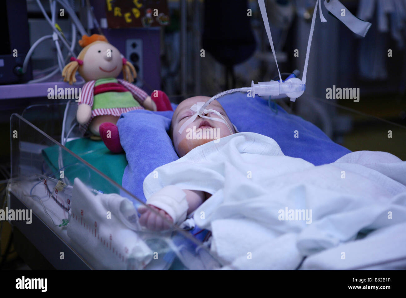 Sick Children In Hospital Stock Photos & Sick Children In Hospital ...