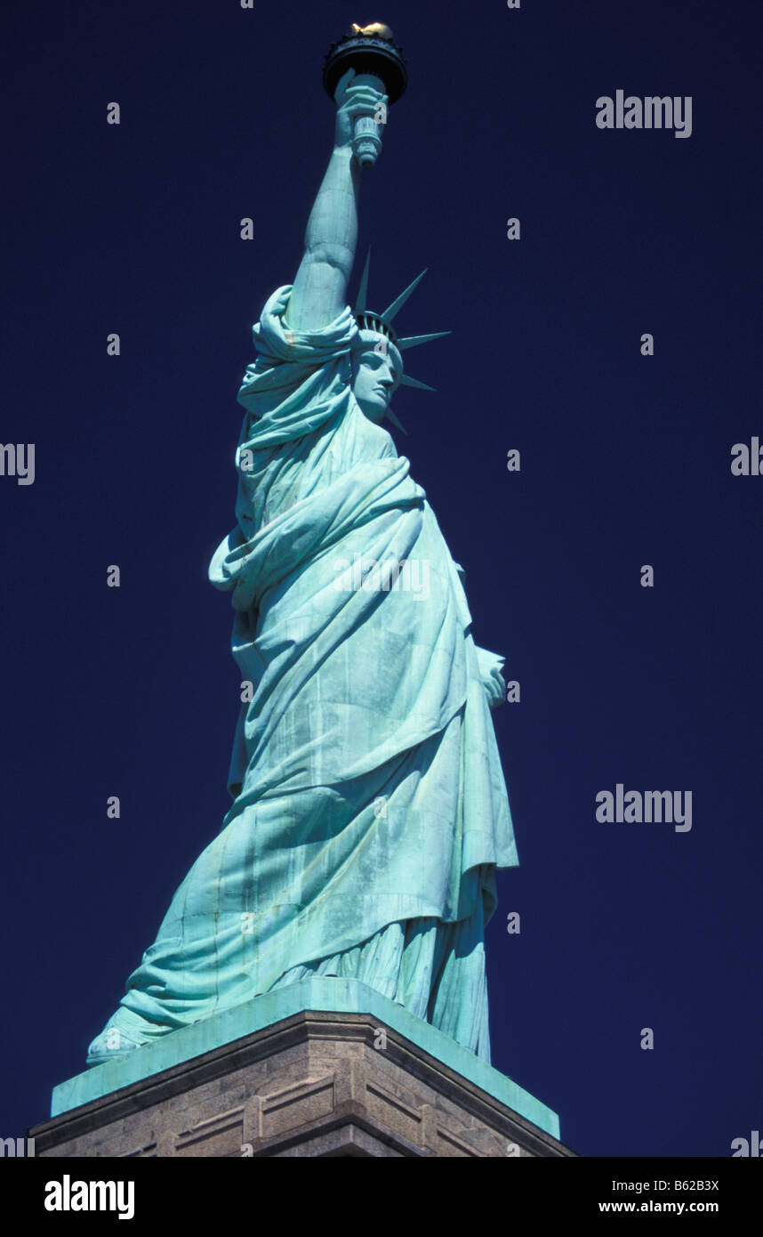 side view of Statue of Liberty Stock Photo - Alamy
