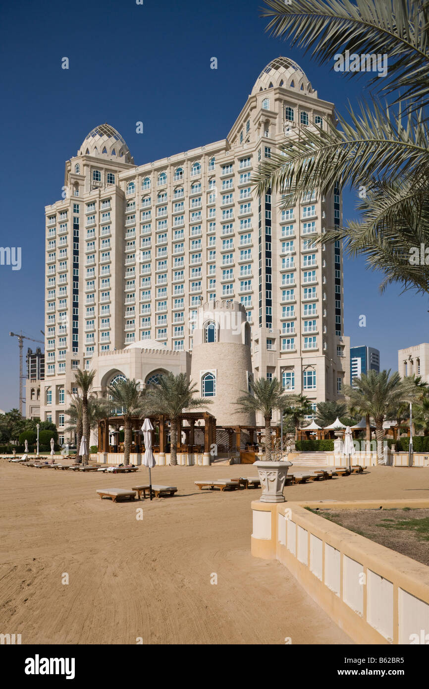Doha four seasons hotel hi-res stock photography and images - Alamy