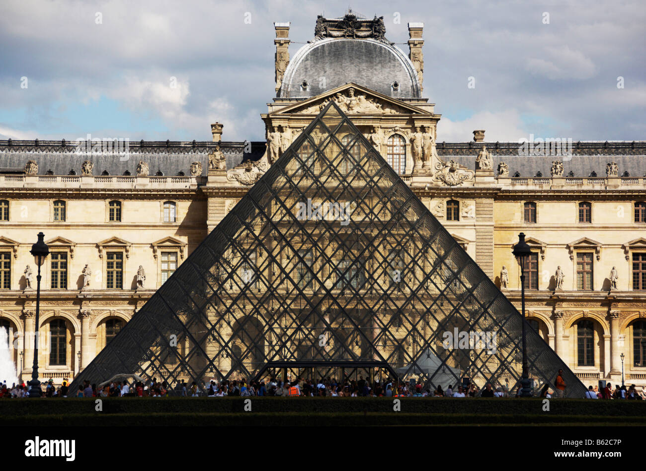Louvre visitor attractions hi-res stock photography and images - Alamy