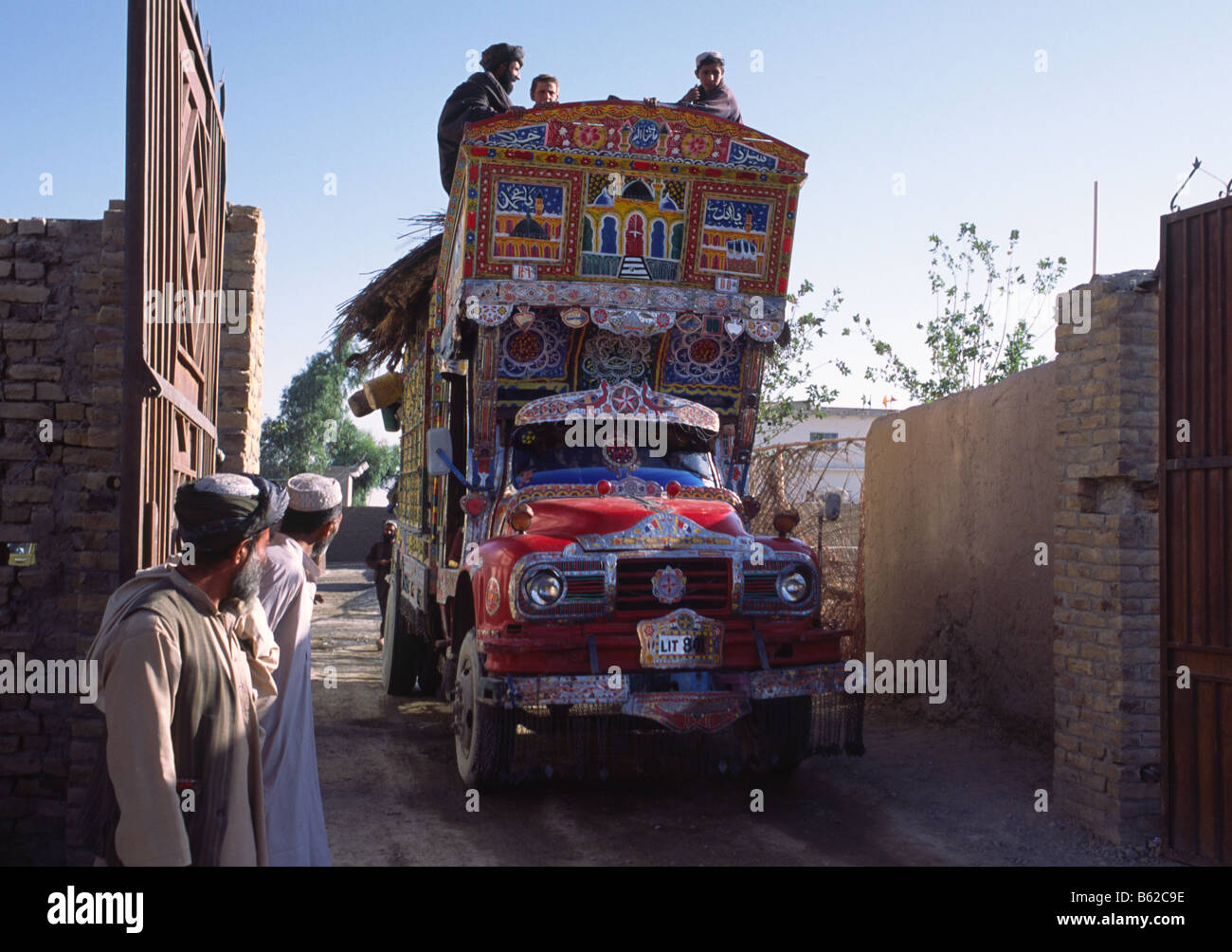 Afghan refugee bus hi-res stock photography and images - Alamy