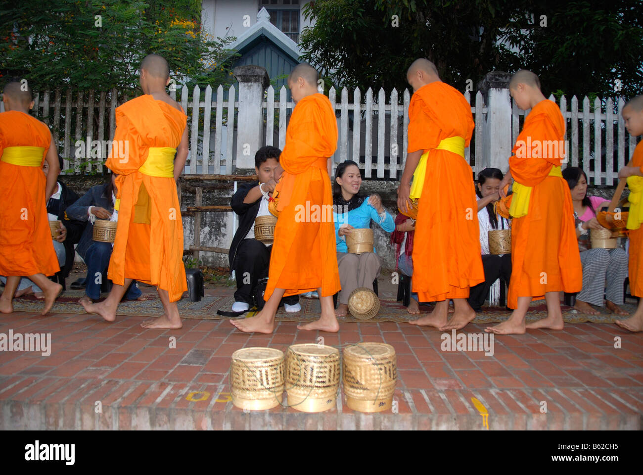Monks begging for food hi-res stock photography and images - Alamy