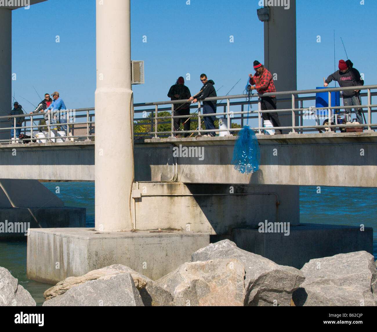 BRINGING IN A CAST NET OF FINGER MULLET AT SEBASTIAN INLET ON THE ...