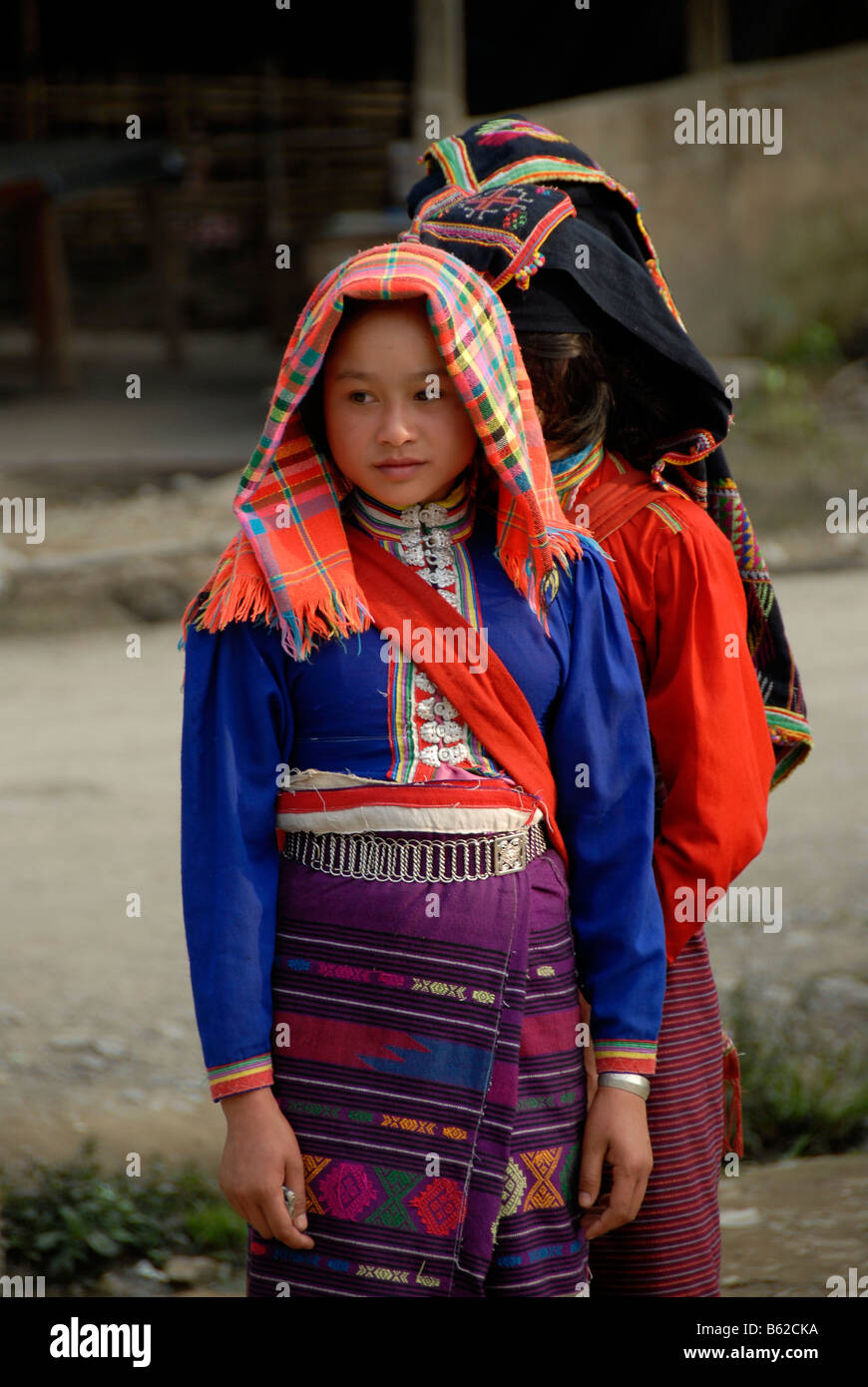 Young women of the Tai Dam ethnic group wearing traditional dress ...