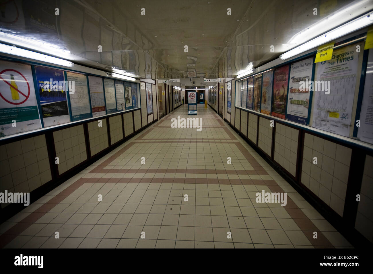 Cardiff railway station hi-res stock photography and images - Alamy