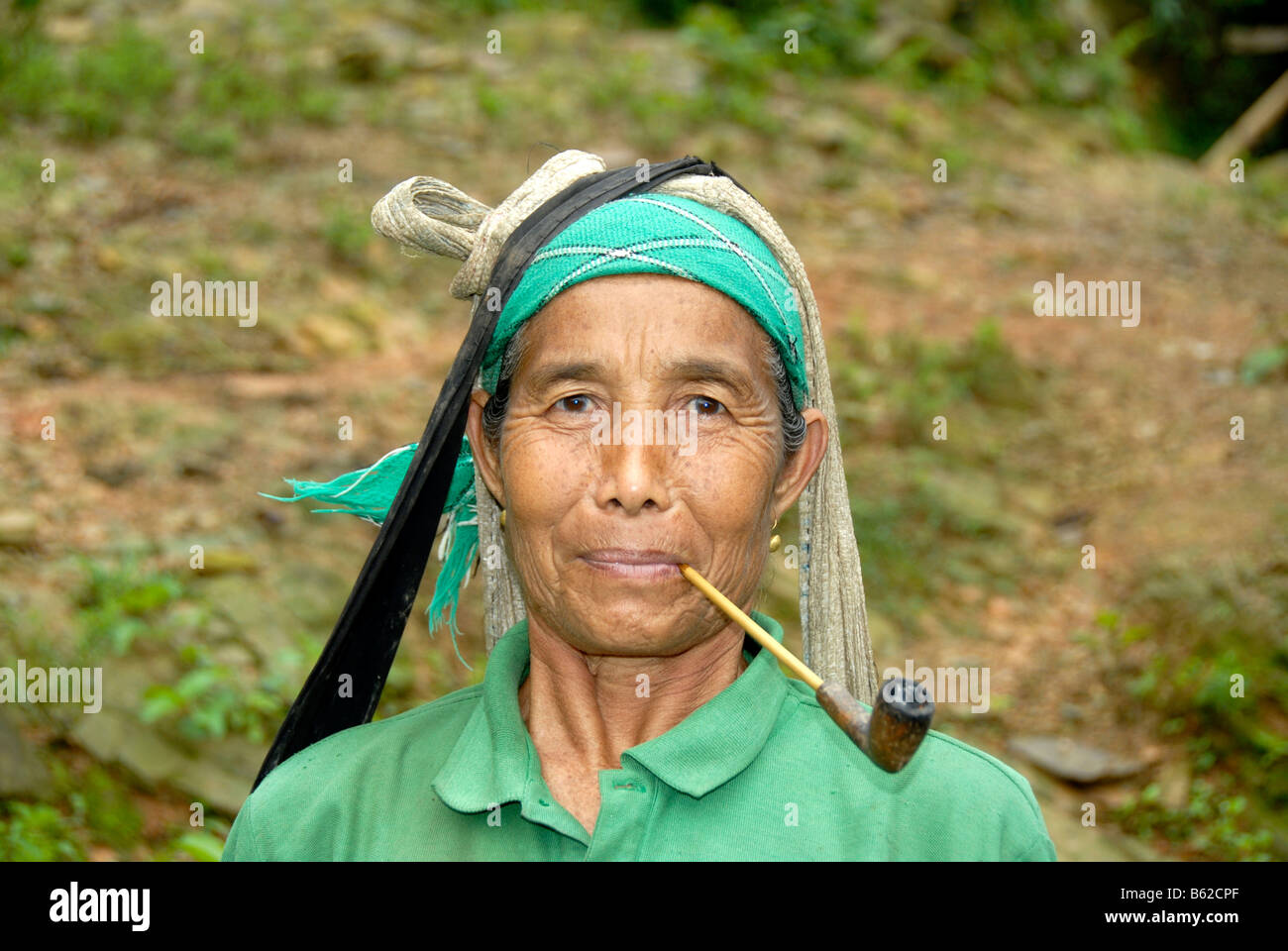 Women smoking pipe hi-res stock photography and images - Alamy