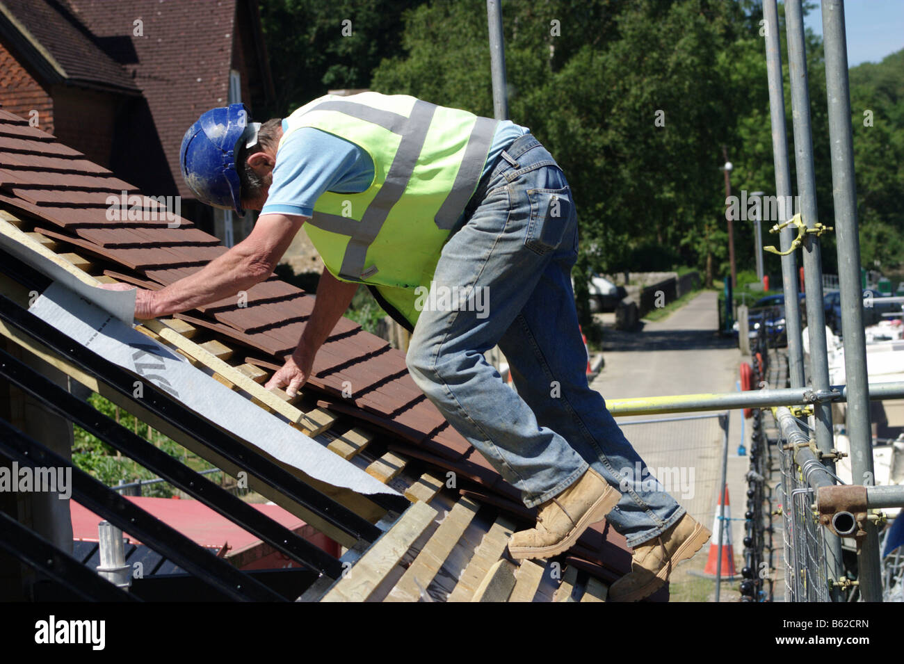 roofer roof building construction timber frame carpenter carpentry wood ...