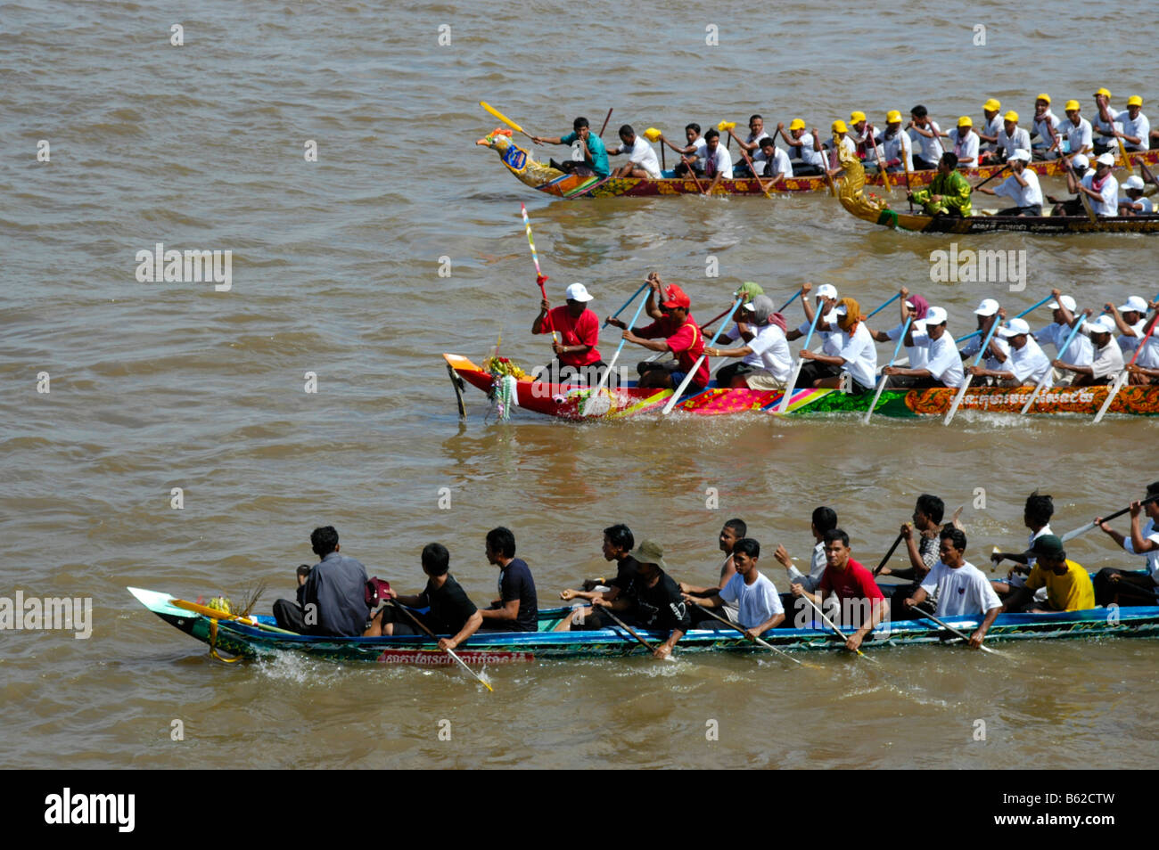 Big rowing boats in competition with many rowers, Water Festival, Phnom ...