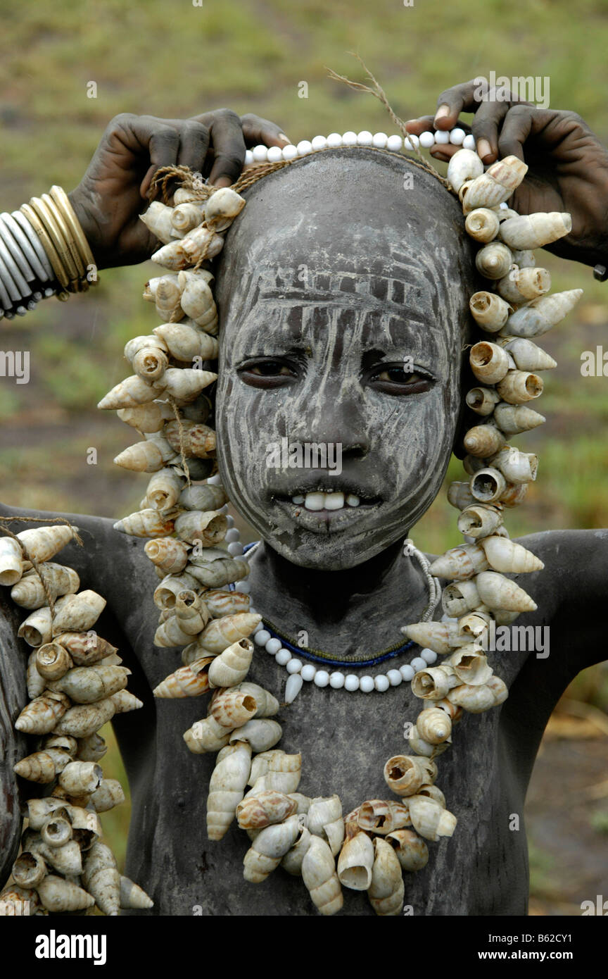 Mursi clothing hi-res stock photography and images - Alamy